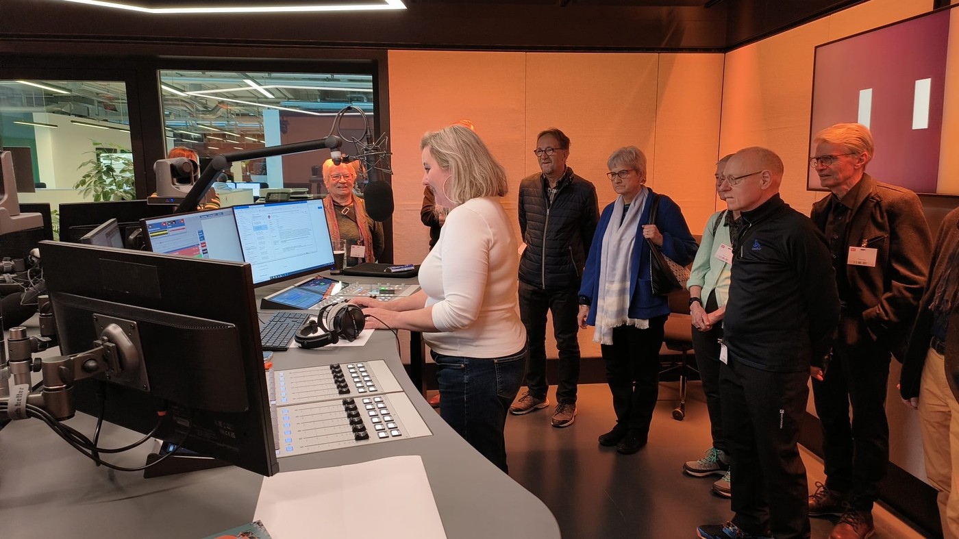 Perspektivenwechsel: Führung mit der SRG Obwalden durch die SRF-Studios ...